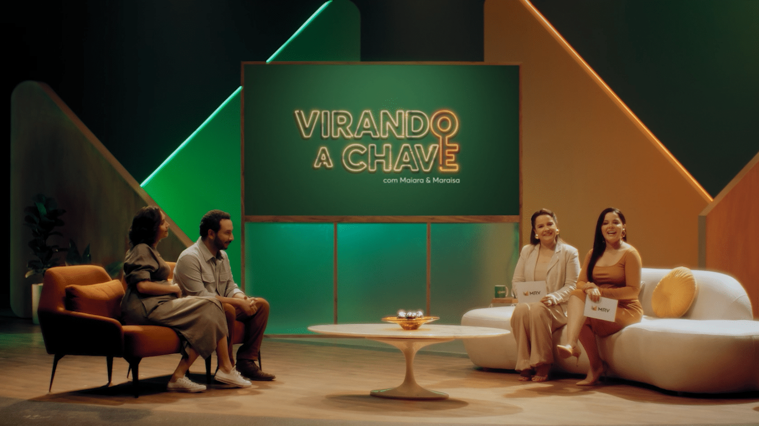 Maiara e Maraisa apresentam “talk show” em campanha da MRV