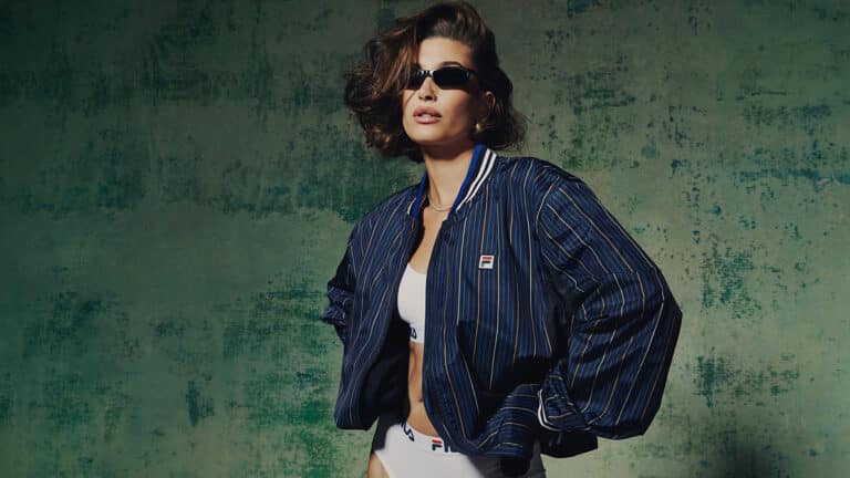 FILA lança campanha estrelada por Hailey Bieber