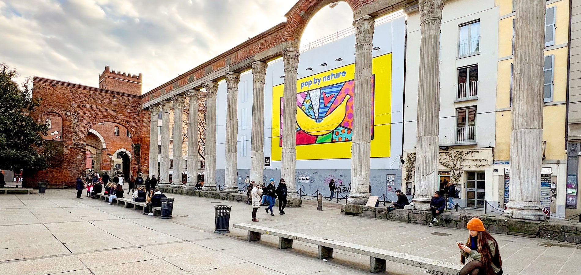 Chiquita faz estreia na Milan Design Week 2024 com Romero Britto
